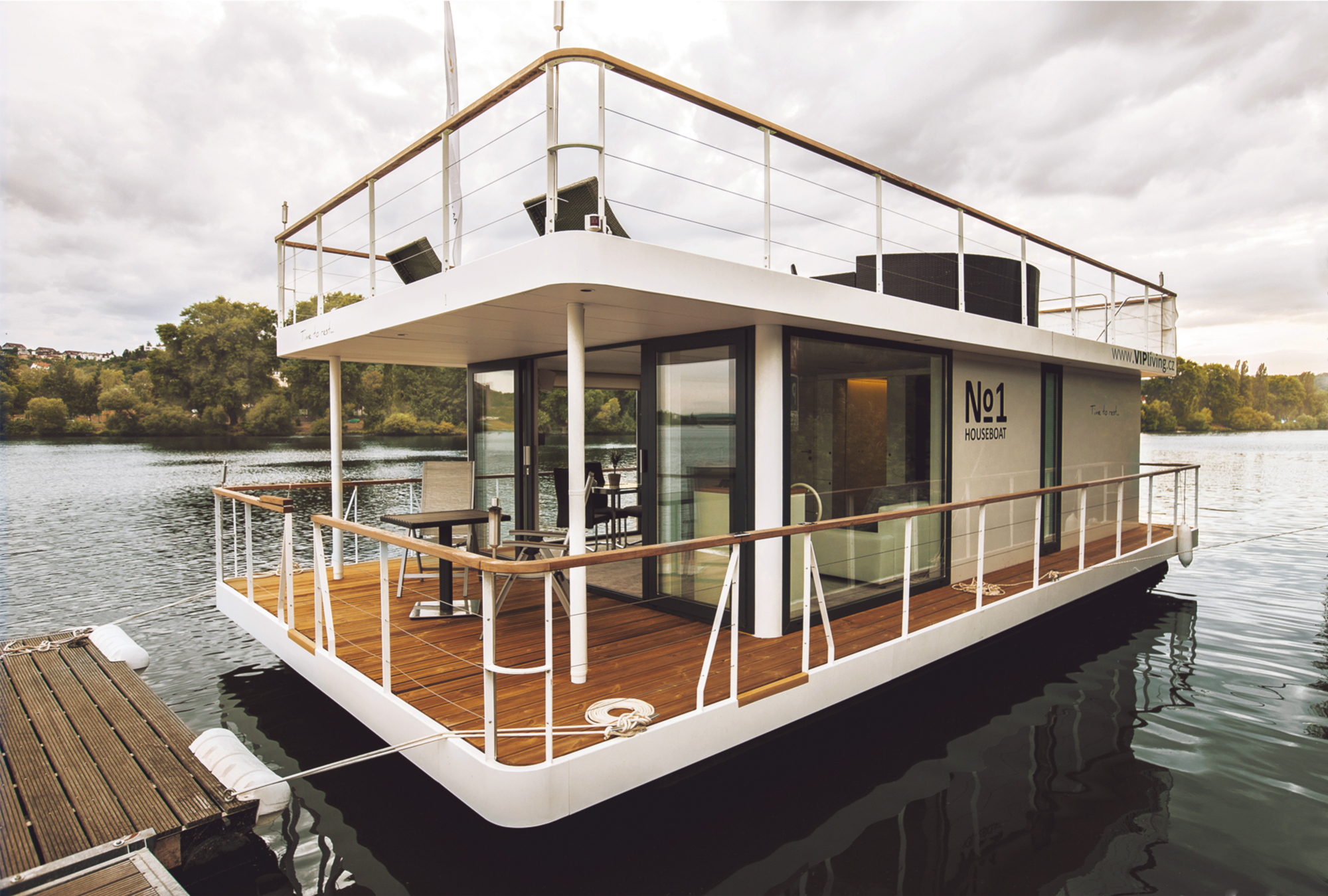 What to Know About Living on a Houseboat