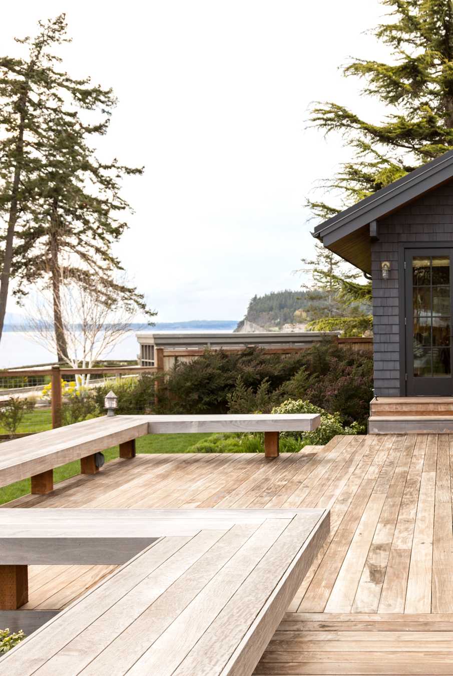 Deck Design Ideas for Your Lake House